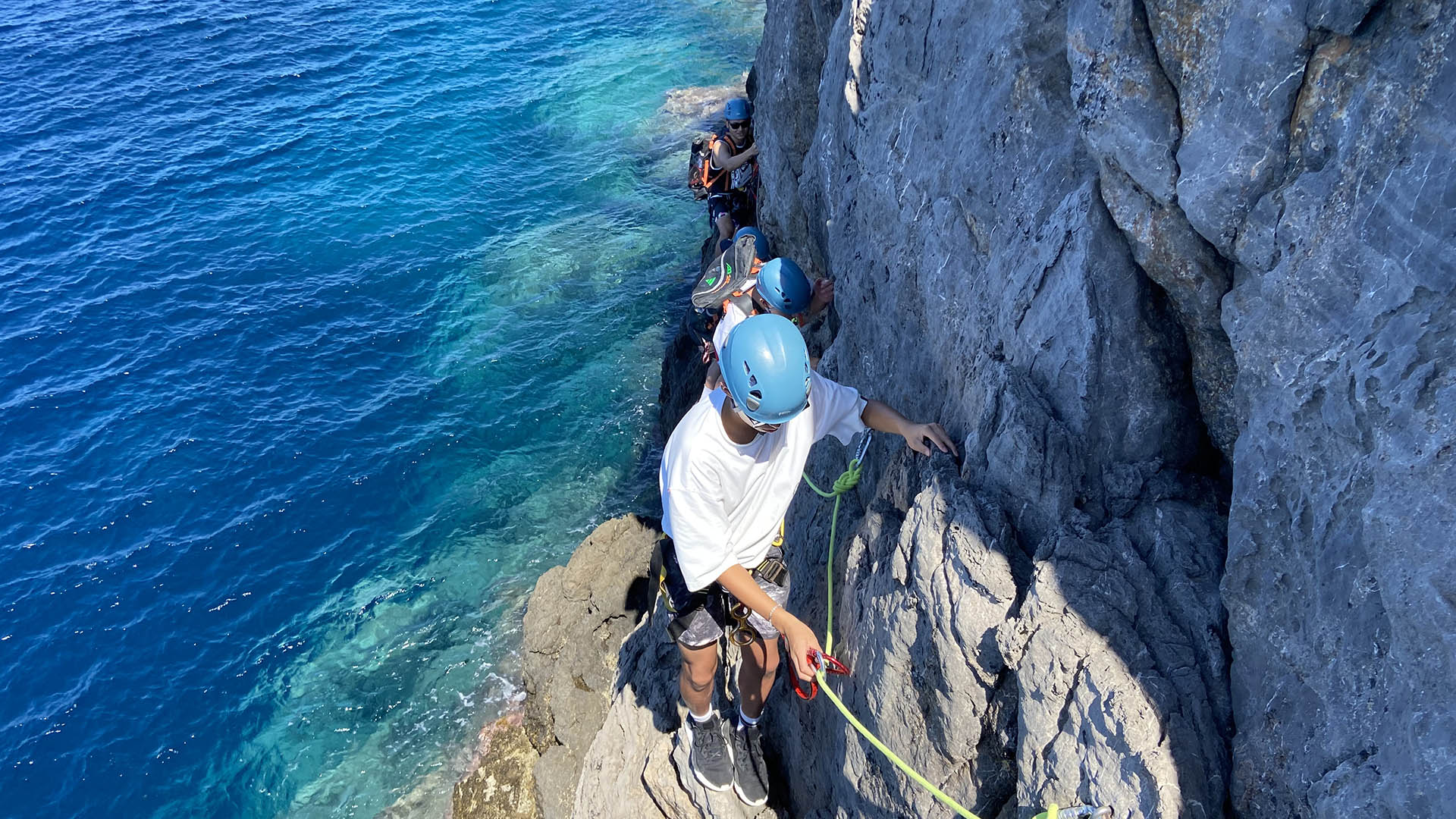 ADVENTURE ON THE MARINE CLIFFS - Viatges Falcó de la Reina